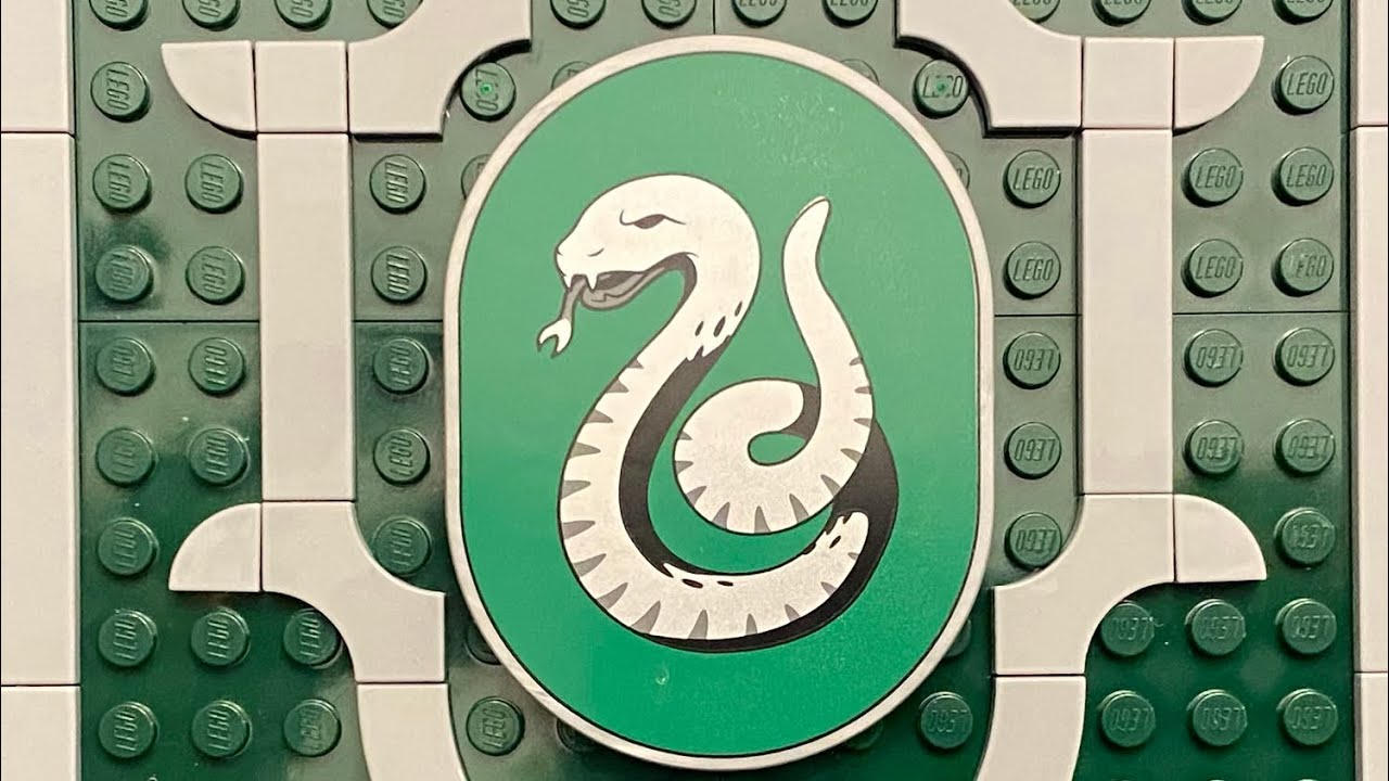 LEGO Harry Potter Slytherin House Banner Time Lapse Build - YouTube