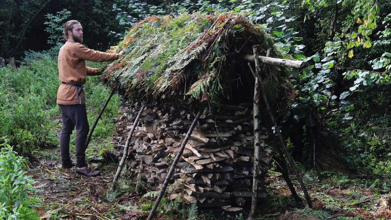Chopping Firewood and Building a Medieval Cordwood Stack with Bracken ...
