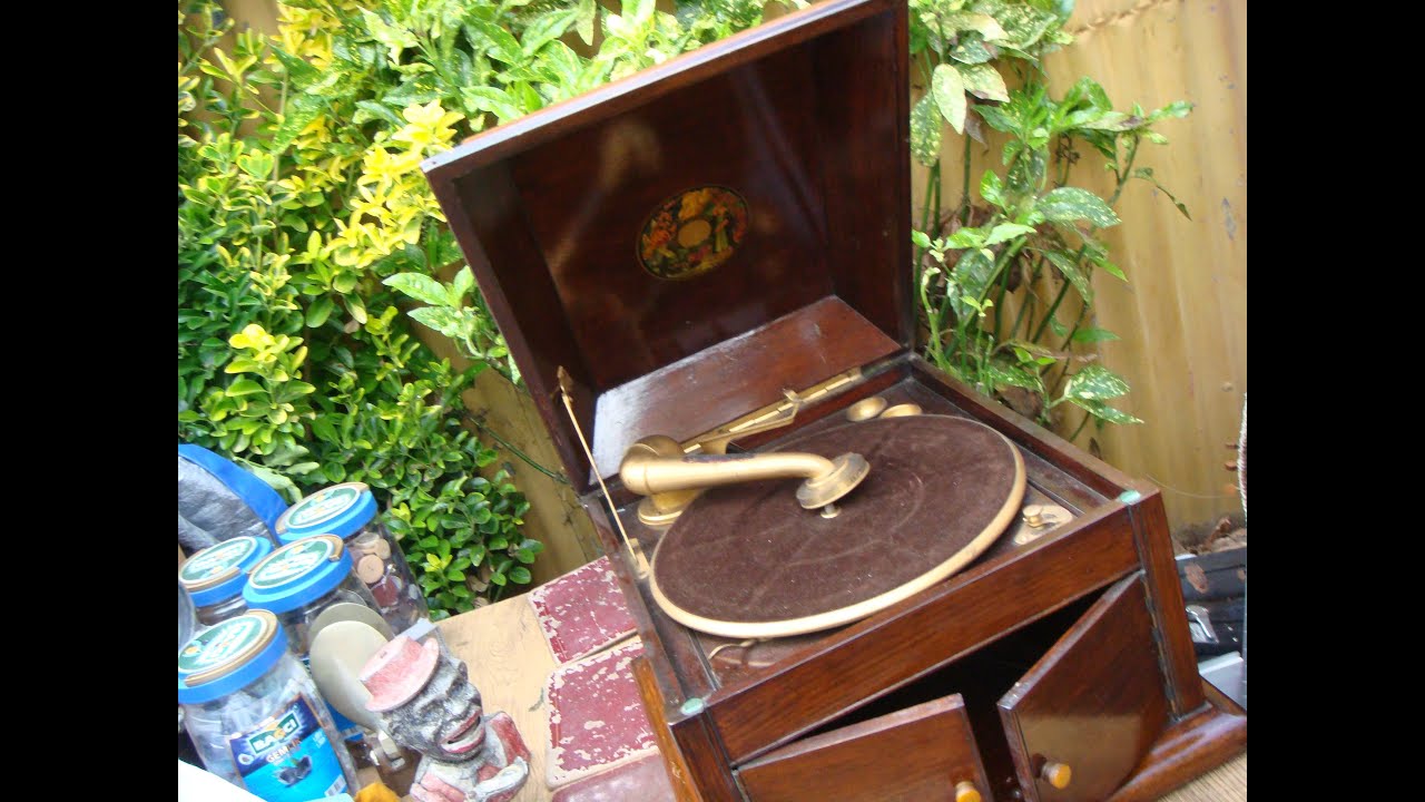VINTAGE OLD CASED WIND UP GRAMOPHONE WITH SOUND BOX SEE VIDEO - YouTube