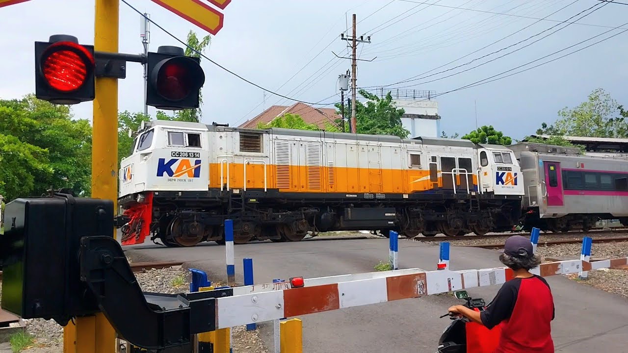 HAND GENERATOR RAILWAY CROSSING DISHUB | Palang Pintu Kereta Api Jl ...