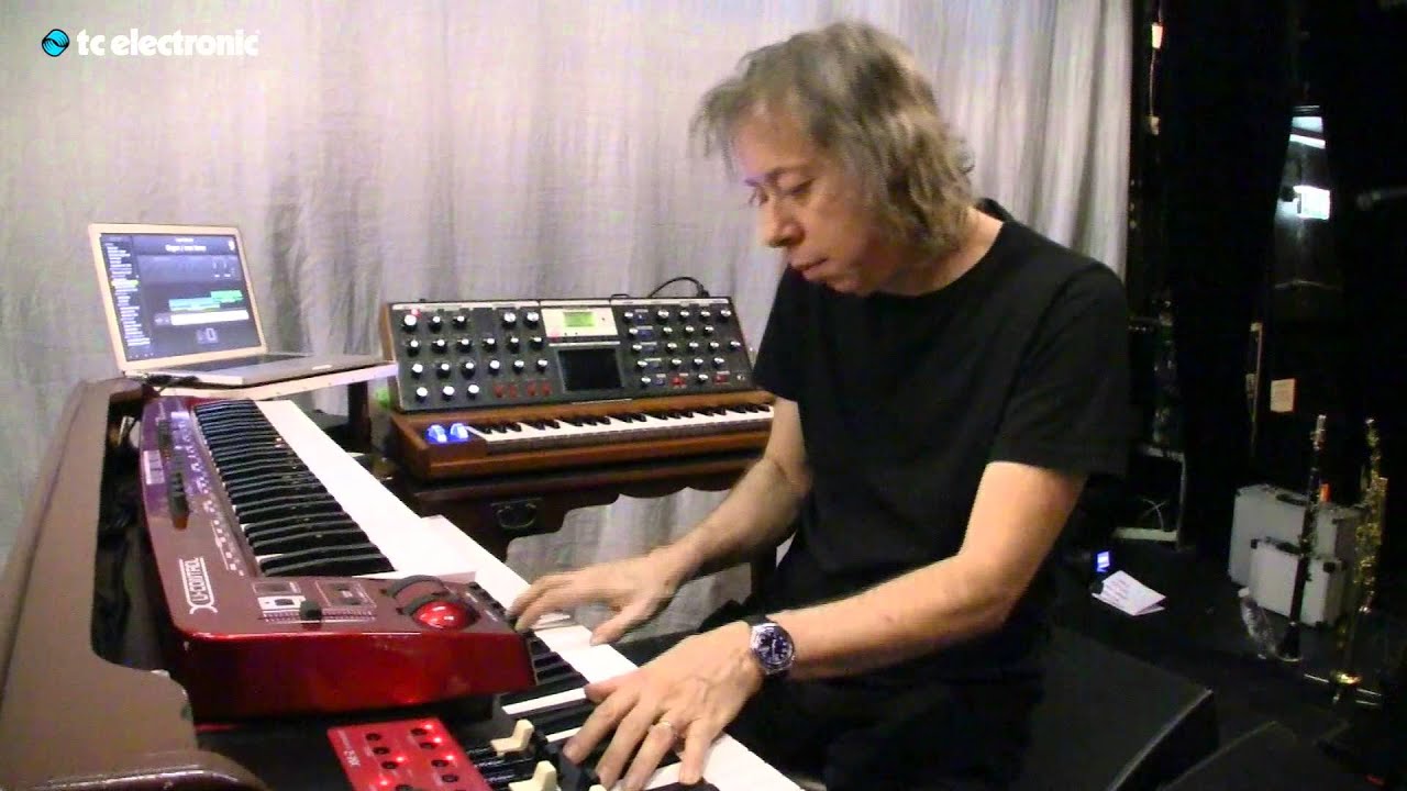 Adam Holzman uses his "E-Piano Chorus" TonePrint for the Corona Chorus ...