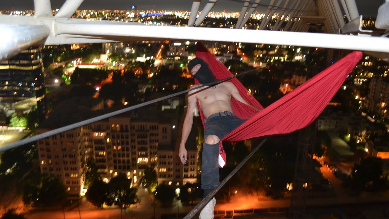 HAMMOCK ON 30 STORY CRANE - YouTube