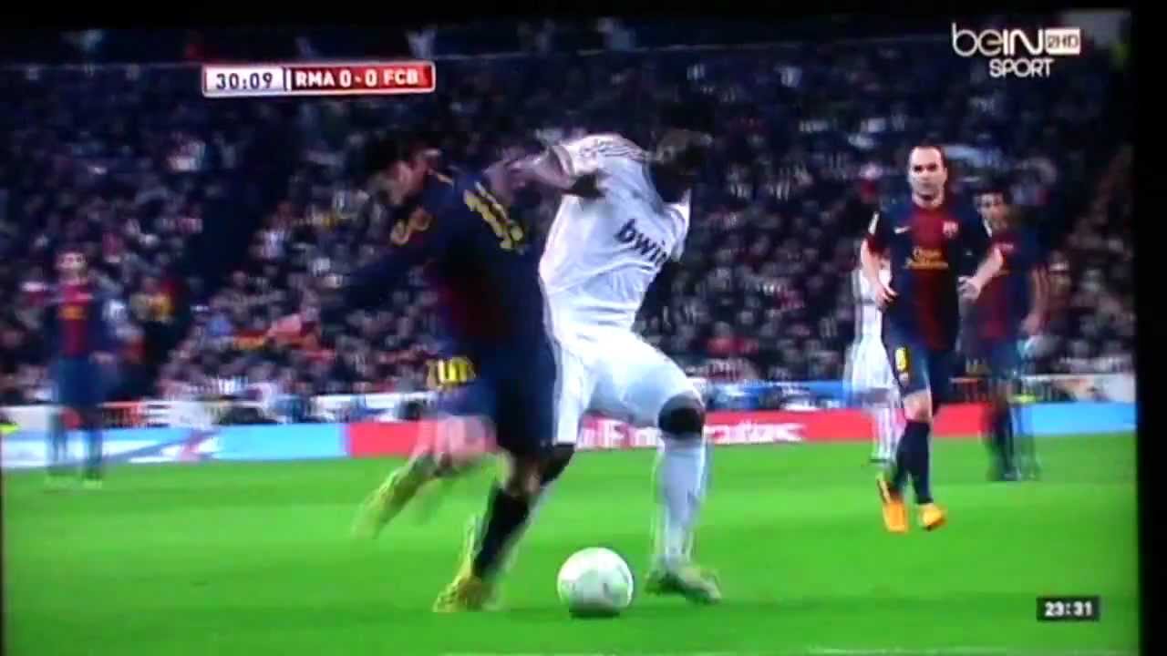 Michael Essien vs Lionel Messi (Duel) - YouTube