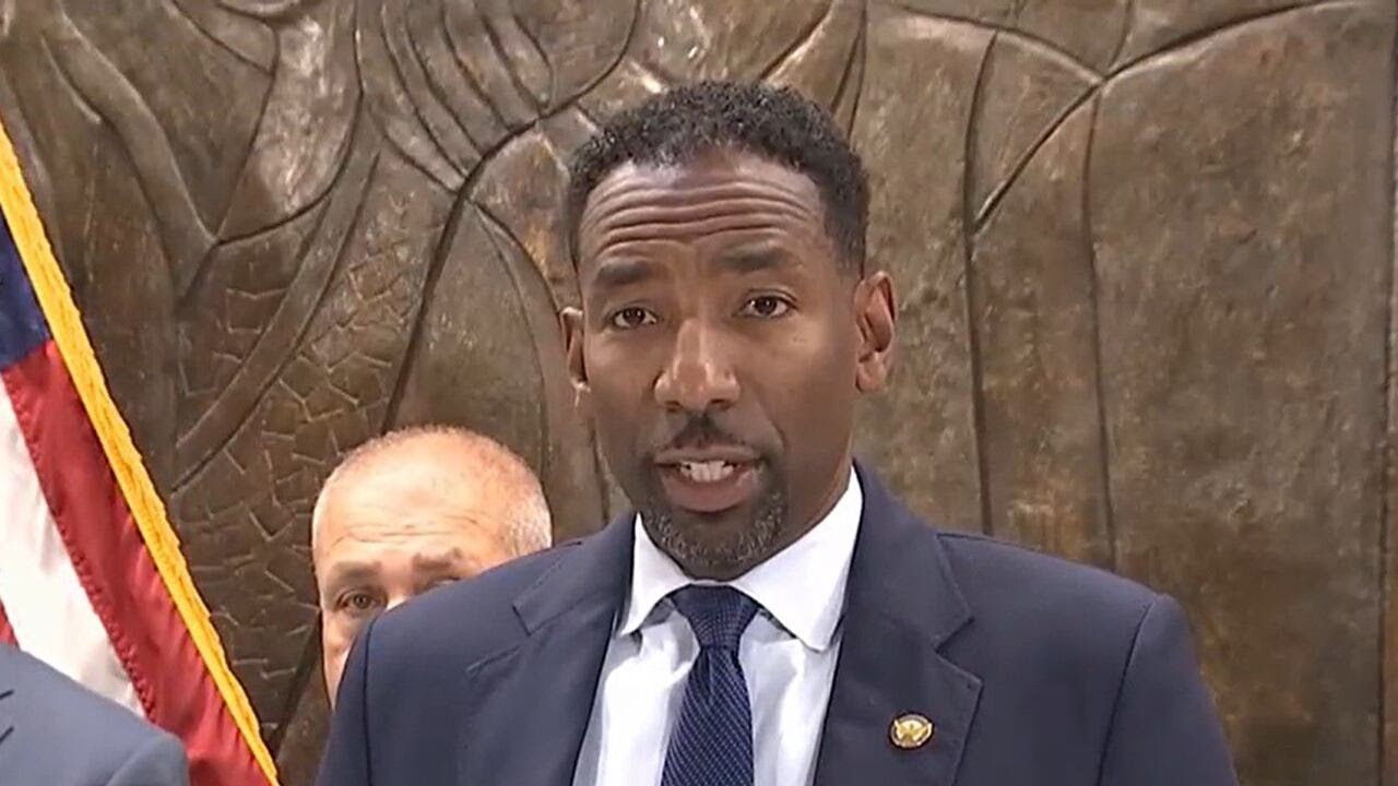 Atlanta Mayor Andre Dickens delivers State of the City address - YouTube