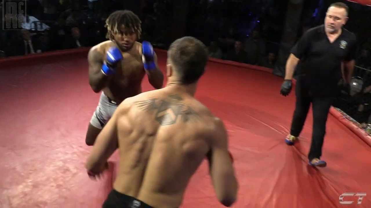 Dominique Johns vs Kyle Crum - YouTube