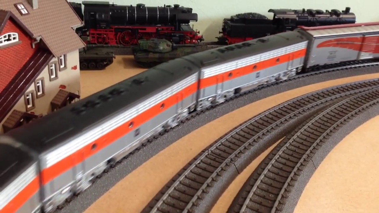 SFS Western Pacific F7 and Märklin tinplate boxcars & caboose part 2 - YouTube