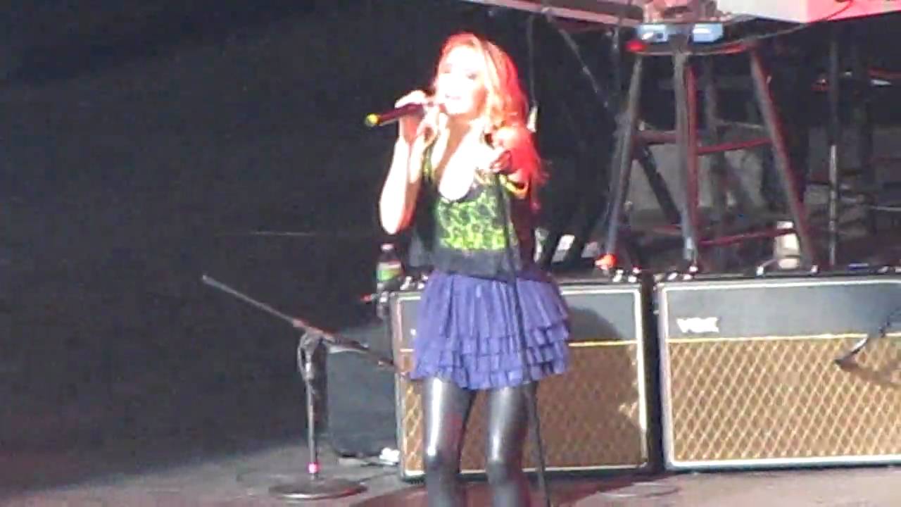 Emily Osment - All The Way Up Live (Kiss 108 Concert 2010) - YouTube
