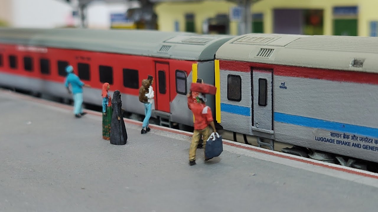 HO Scale Rajdhani Departing from Station | 3D Printed Indian Model ...