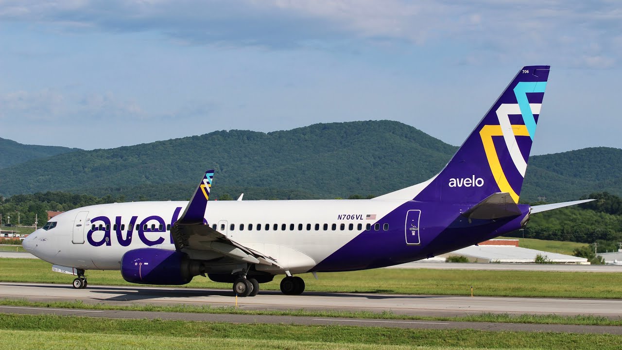 avelo Boeing 737-752 (N706VL) | HWS Women's LaX Charter Landing ...