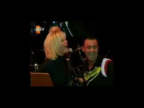 Mustafa Sandal ve Ajda Pekkan düeti - Eline Gözüne Dizine Dursun