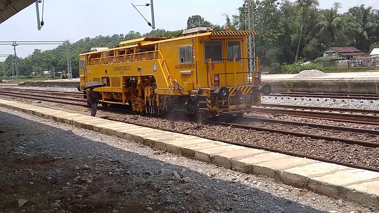 How is compacted ballast cushion of railway track - YouTube