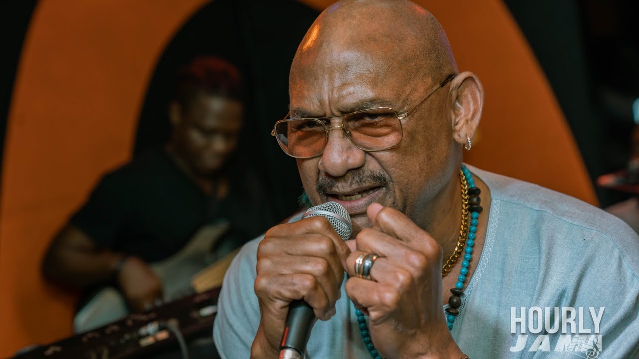 BEN BRAKO - NTSAASE - LIVE STUDIO JAM WITH THE EKN BIG BOYZ - YouTube