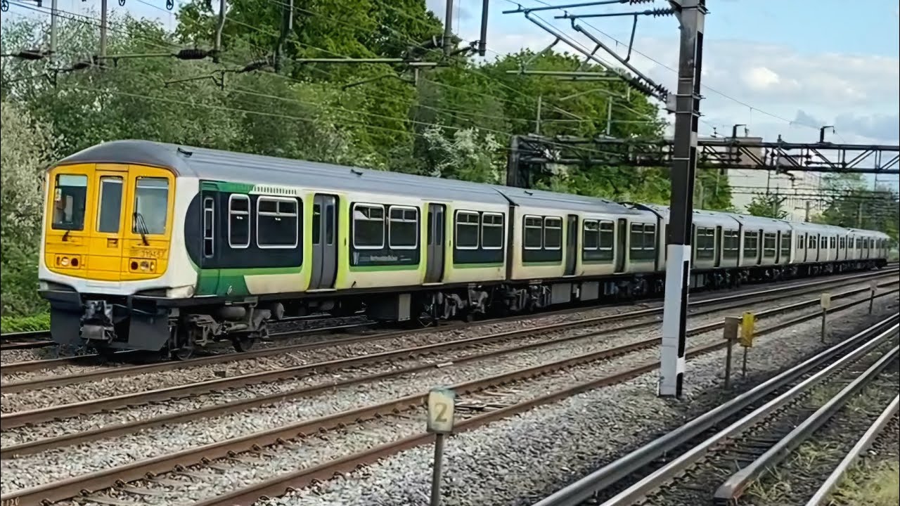 LNWR Class 319's passing South Kenton - YouTube