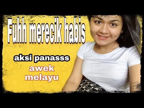 Awek melayu pakai baju tidur tak perasan baju terselak nampak belahan burit