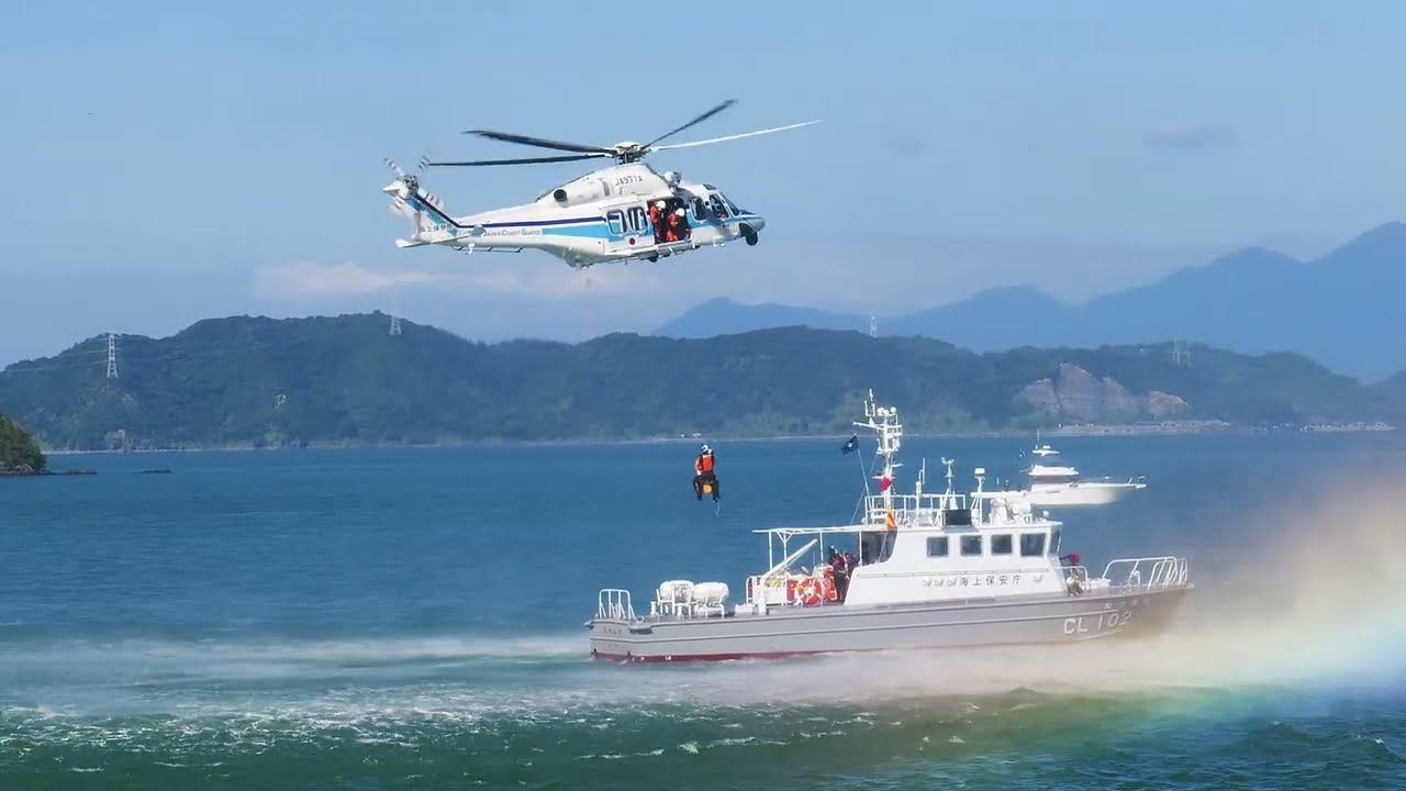 【4K】鹿児島海上保安部ヘリ「おおたか」海難救助デモ。Maritime rescue demonstration by Kagoshima ...