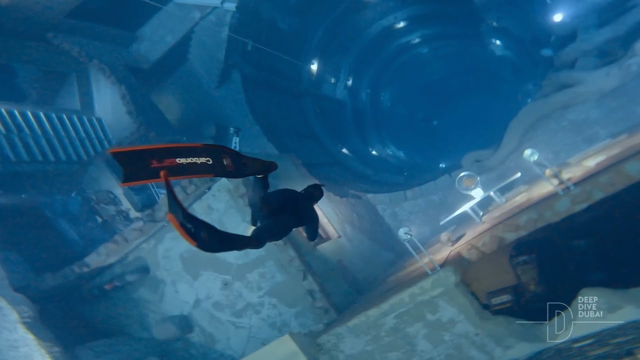 Swimming in the deepest pool in the world... - YouTube