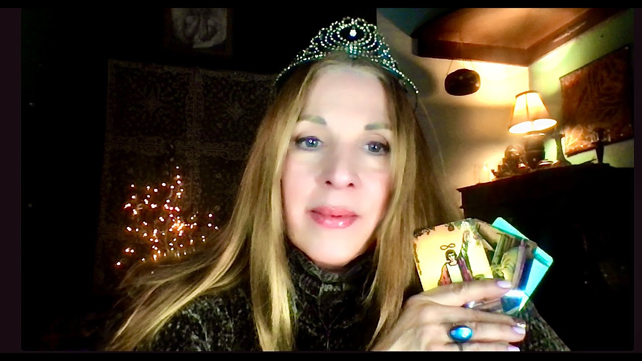 Tiaras, Tea & Tarot 👑 How to Manifest Your Dreams in 2025 - YouTube