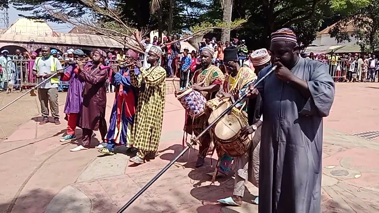 bamoun traditionnel son au palais - YouTube