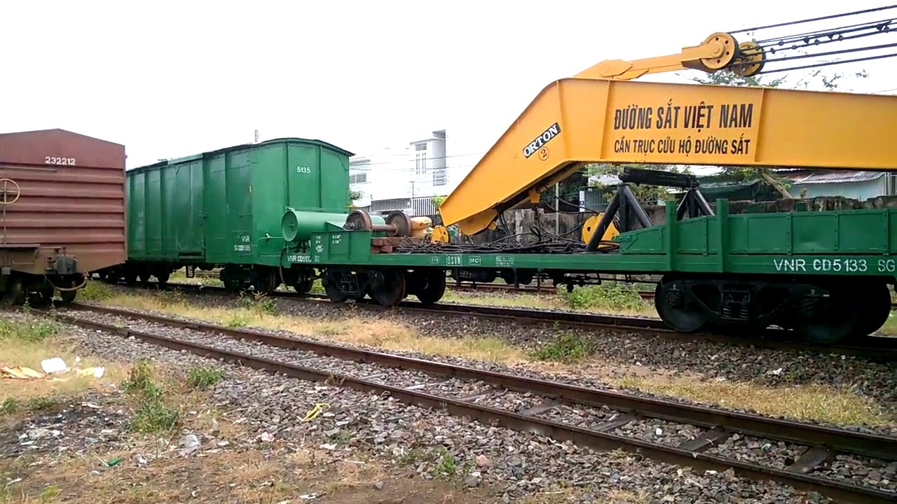 D13E- 715 đẩy ram cứu hộ vào trạm - YouTube