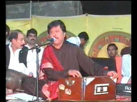 Sari Raat Guzari Ro Ro K live Mehfil song by Attaullah Khan Esakhelvi