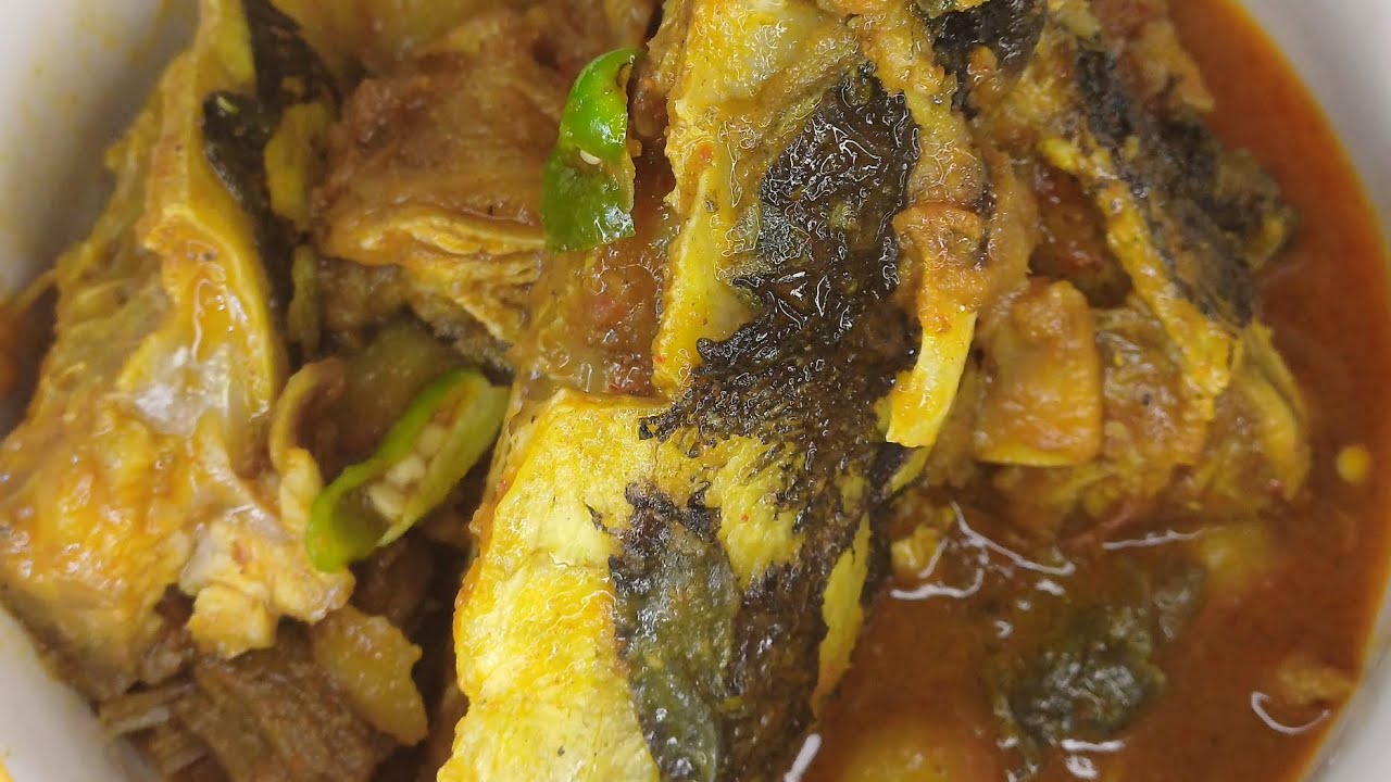 Katla Macher muro ranna, Fish Head curry recipe in Benga। কাতলা মাছের ...