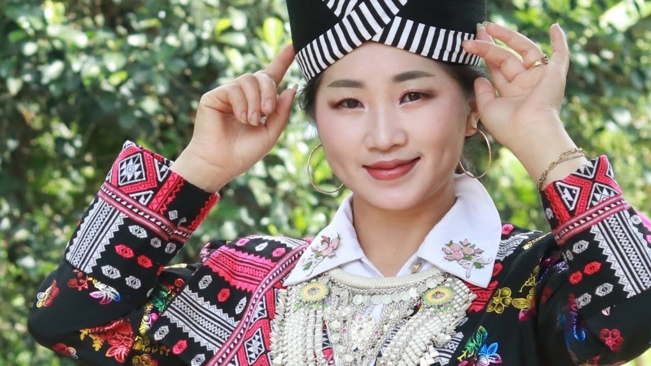 qau hmoob ntshiab2 yus pom paum tawv2 - YouTube