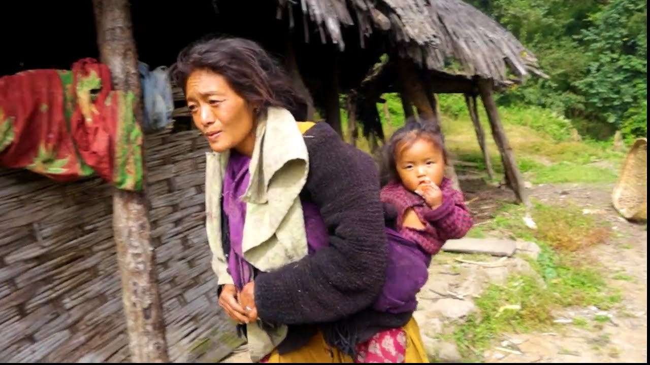 Poor Women and her house || Oh !God We can't see her Painful Life ...