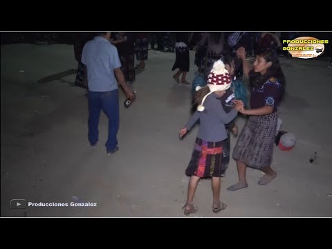 El sapo sin calzones con la Agrupación Familia Musical