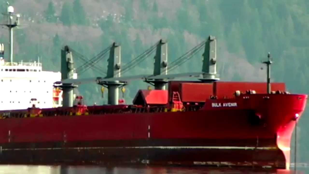 Bulk Carrier Ship Closing Covers Time Lapse - YouTube
