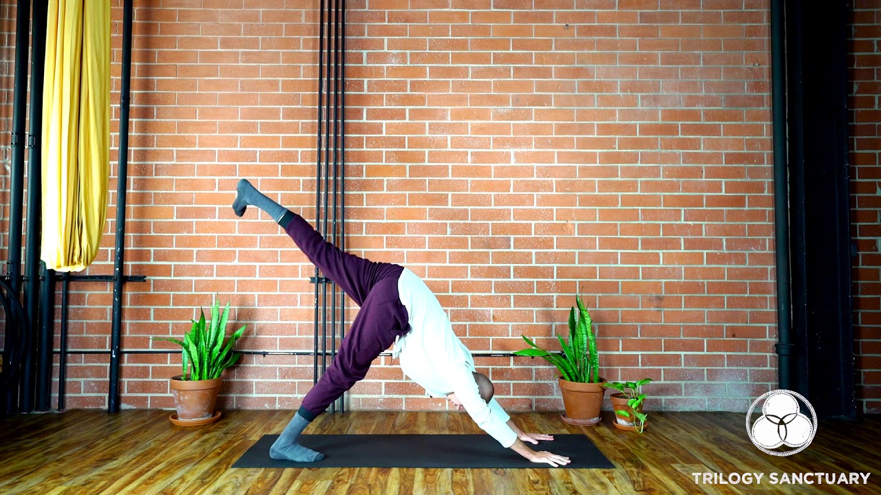 Vinyasa Yoga Flow to Energize (30 minutes) | All-Levels | Trilogy ...