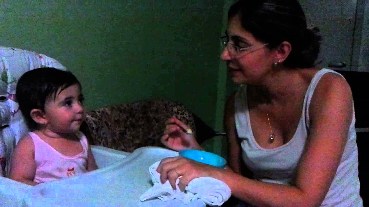Laura dando gargalhada. - YouTube