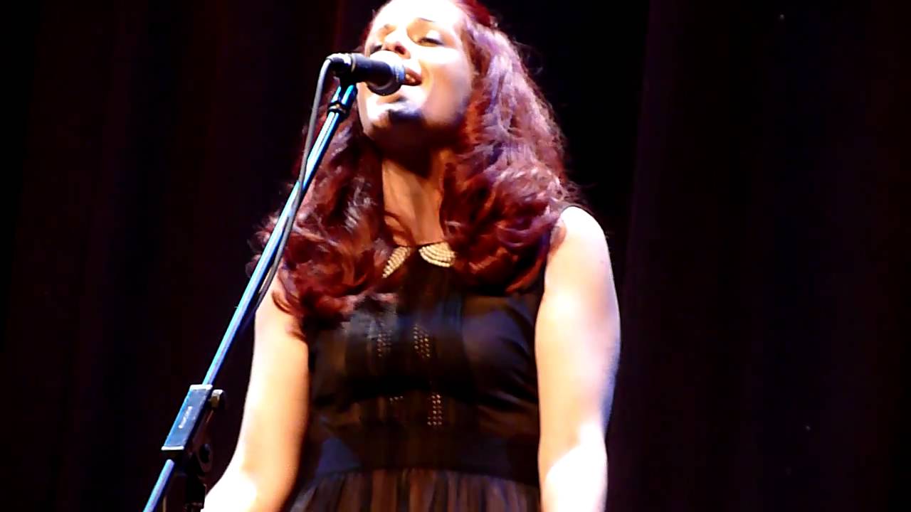 Anna Goldsmith "Horoscope" Live - YouTube