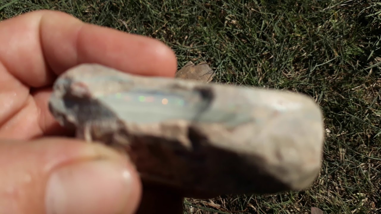 Thin color bar Grawin Opal Fields - YouTube