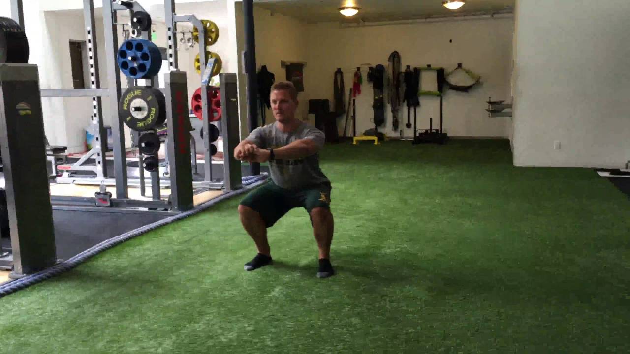 Isometric Bodyweight Squat 90 Degrees - YouTube