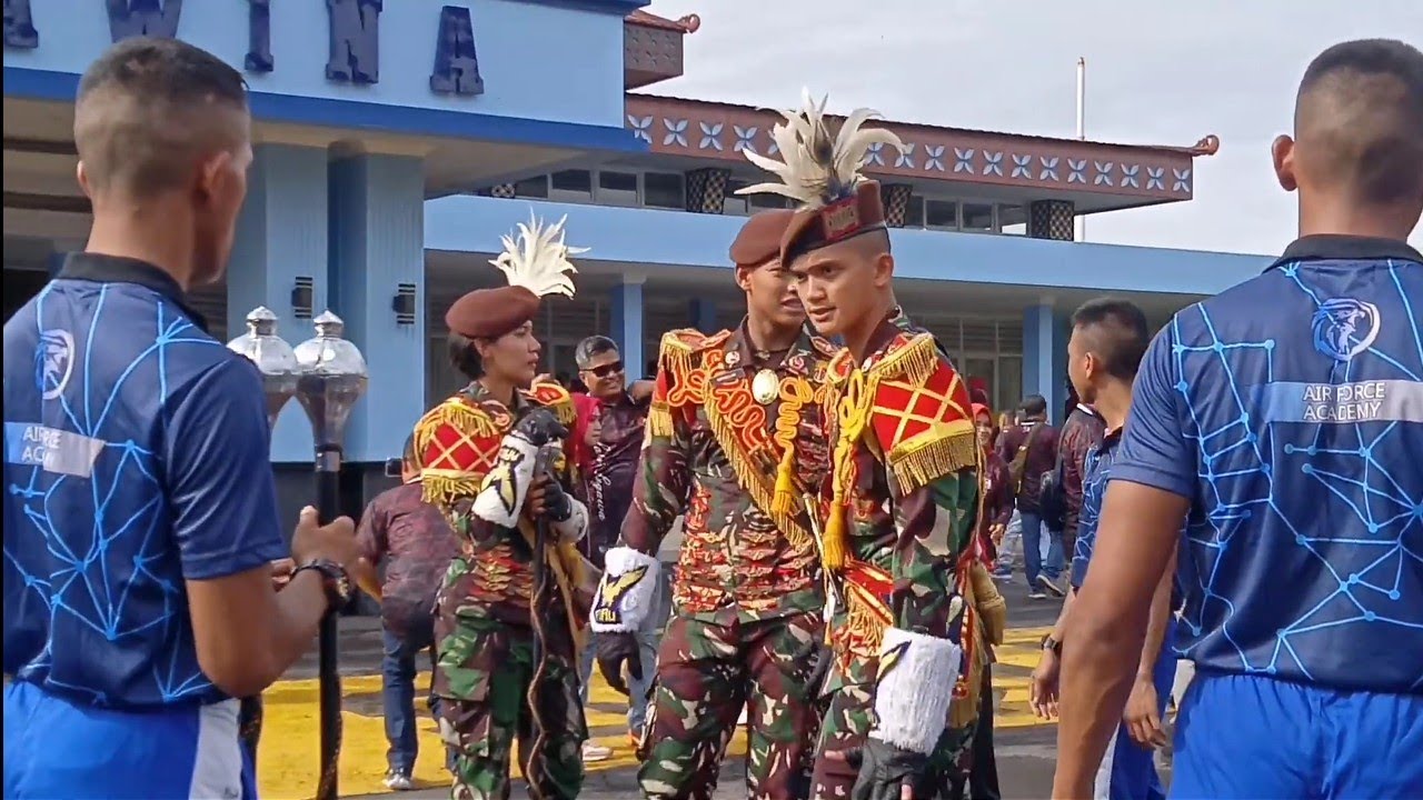 DI DEPAN "HANDRAWINA" GEDUNG PERJAMUAN AGUNG AAU - DRUMBAND AAU ...