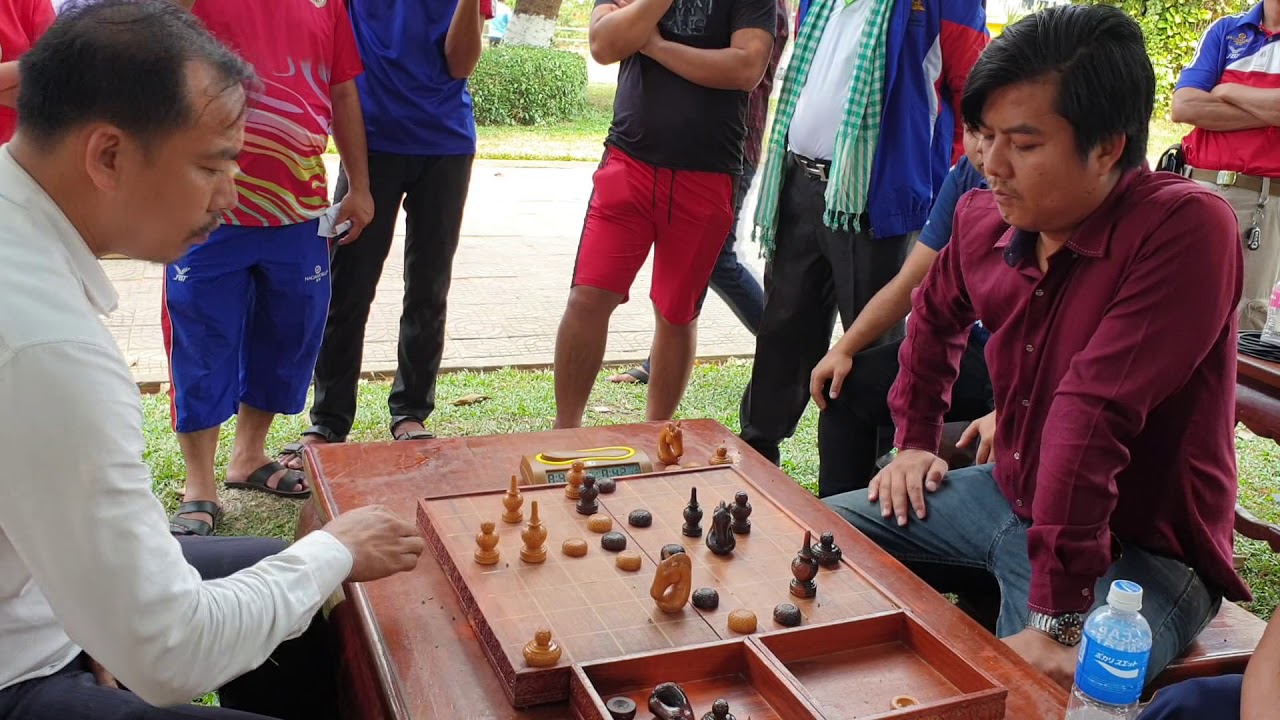 Traditional Khmer Chess Oukchaktrong in 6th River Festival 2020 - YouTube
