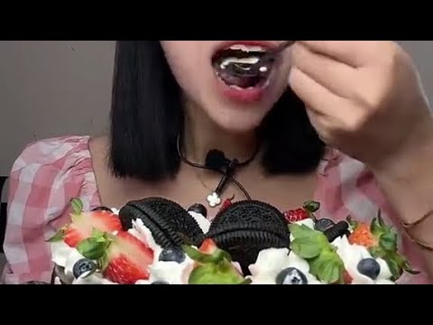 yummy cake finished in minutes| asmr eating | eating sound| eating ...