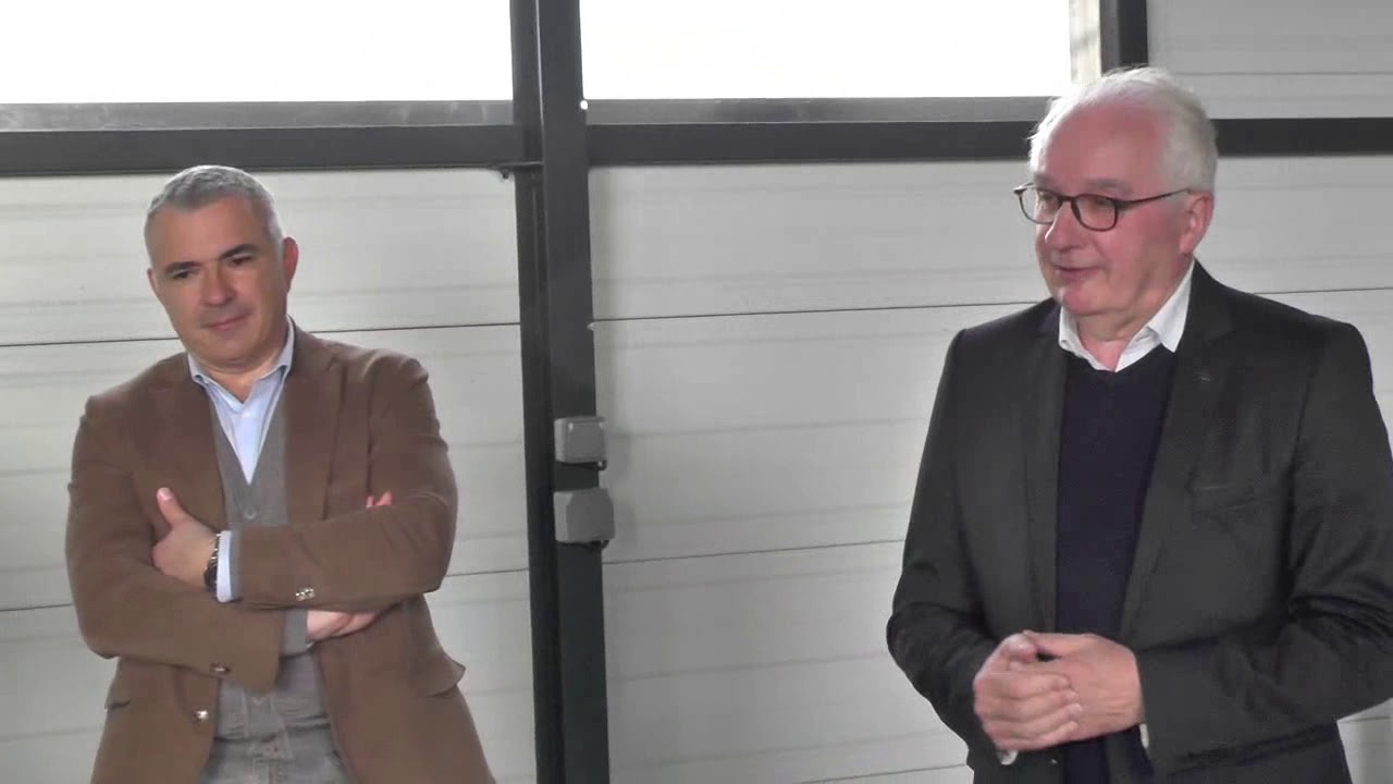 Ecloserie de Bassia : Robert Cabé Président CC Aire - YouTube