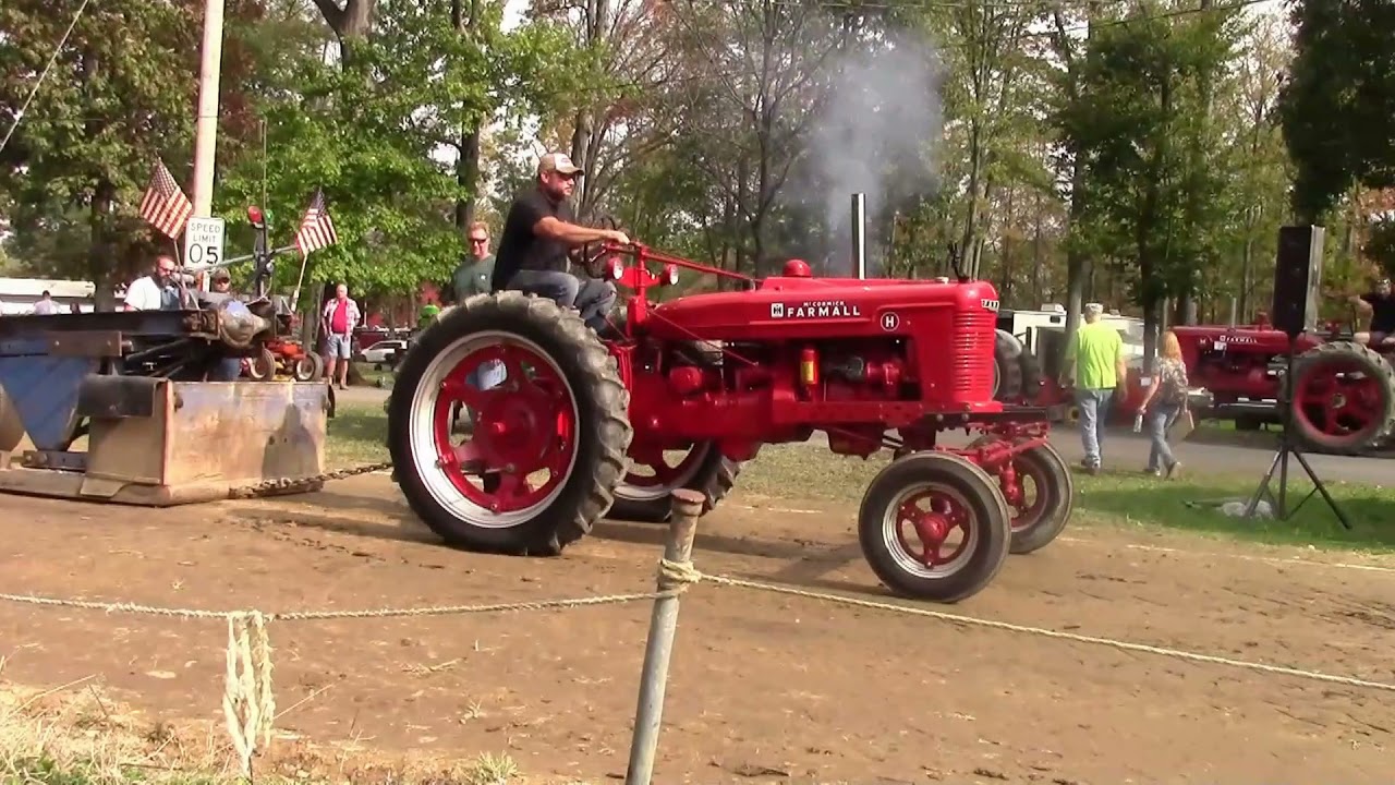 1942 Farmall H pulling at Jacktown - YouTube