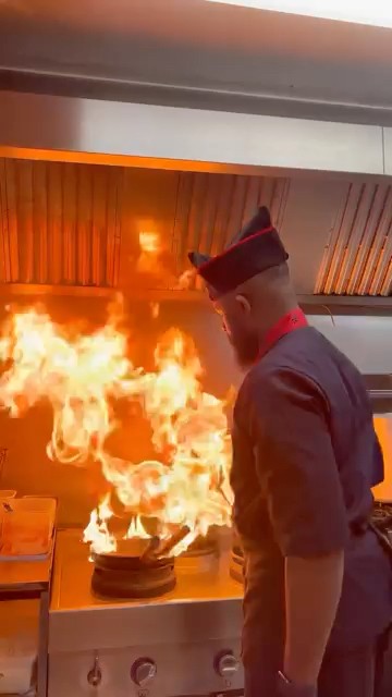 Nearly burned down the kitchen 🔥😮‍💨 #viralvideo #food #explore #chef # ...