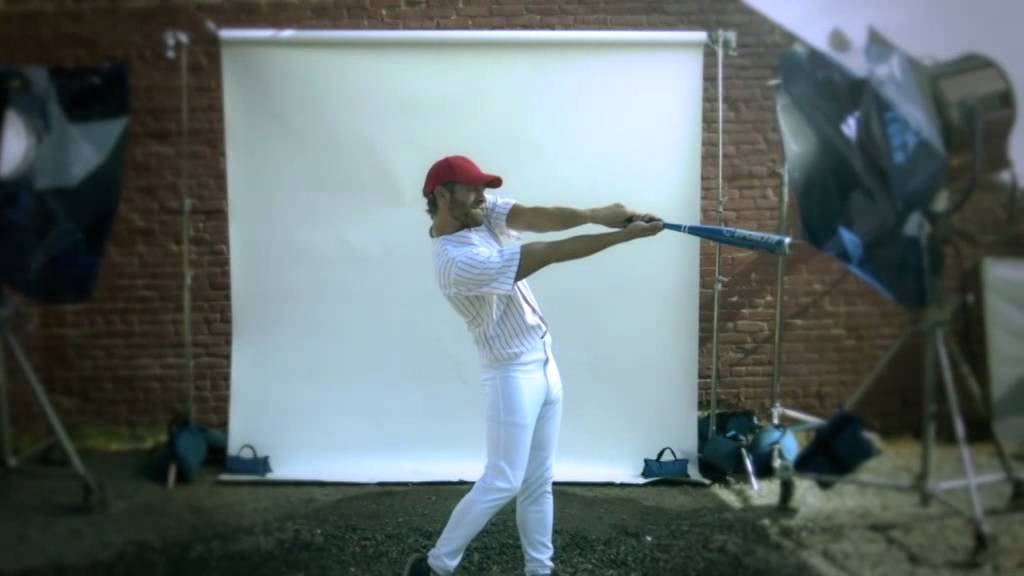 Baseball breaks glass window in slow motion - YouTube