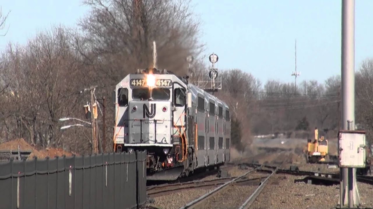 NJT GP40PH-2 #4147 Heads West With New Multilevel Cars Through Bound ...