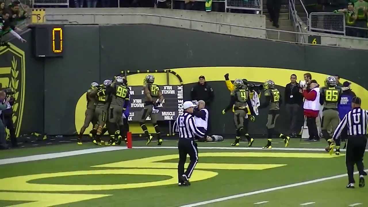 Amazing Punt Return for a Touchdown by Oregon's Bralon Addison called ...