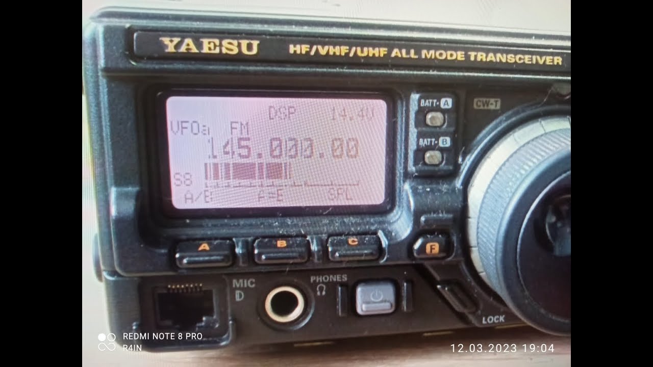 YAESU FT-897D замена дисплея с Aliexpress - YouTube