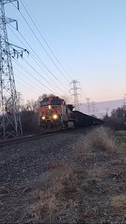 BNSF H1 986 leader!!(12/12/24) #railfanning #bnsfrailway - YouTube