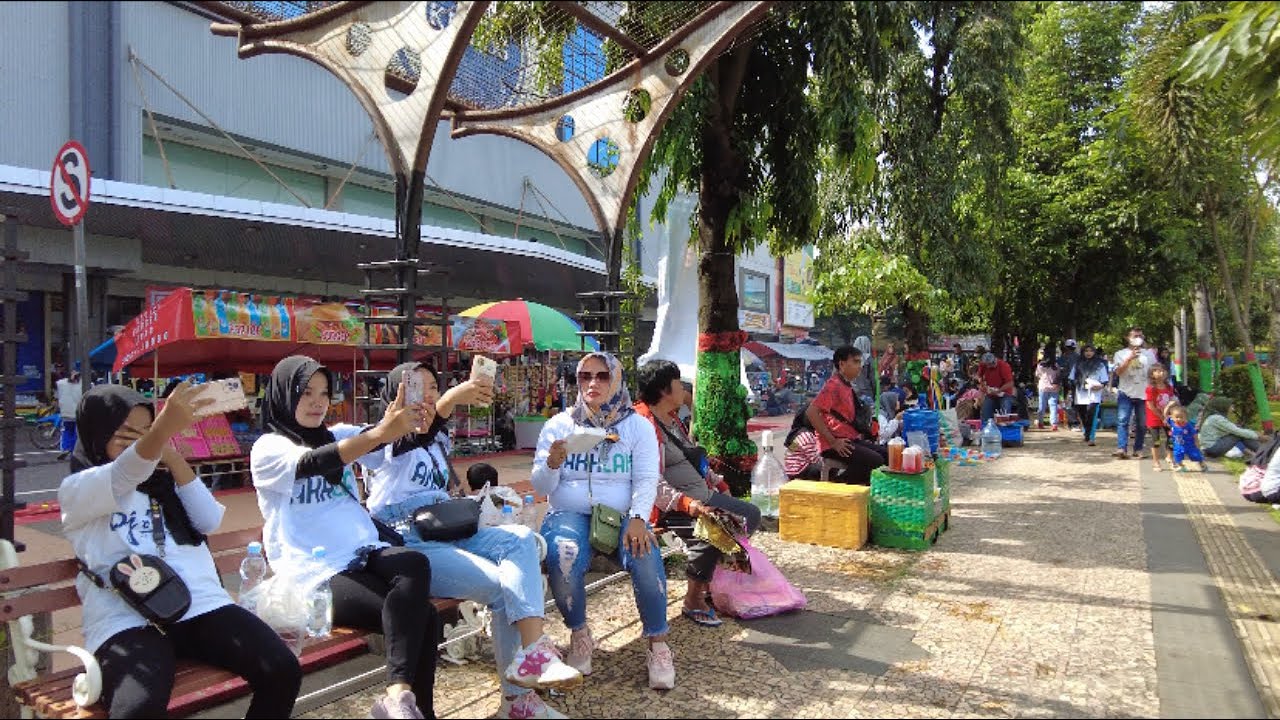 Car Free Day Kudus at Alun-alun Kudus City - YouTube
