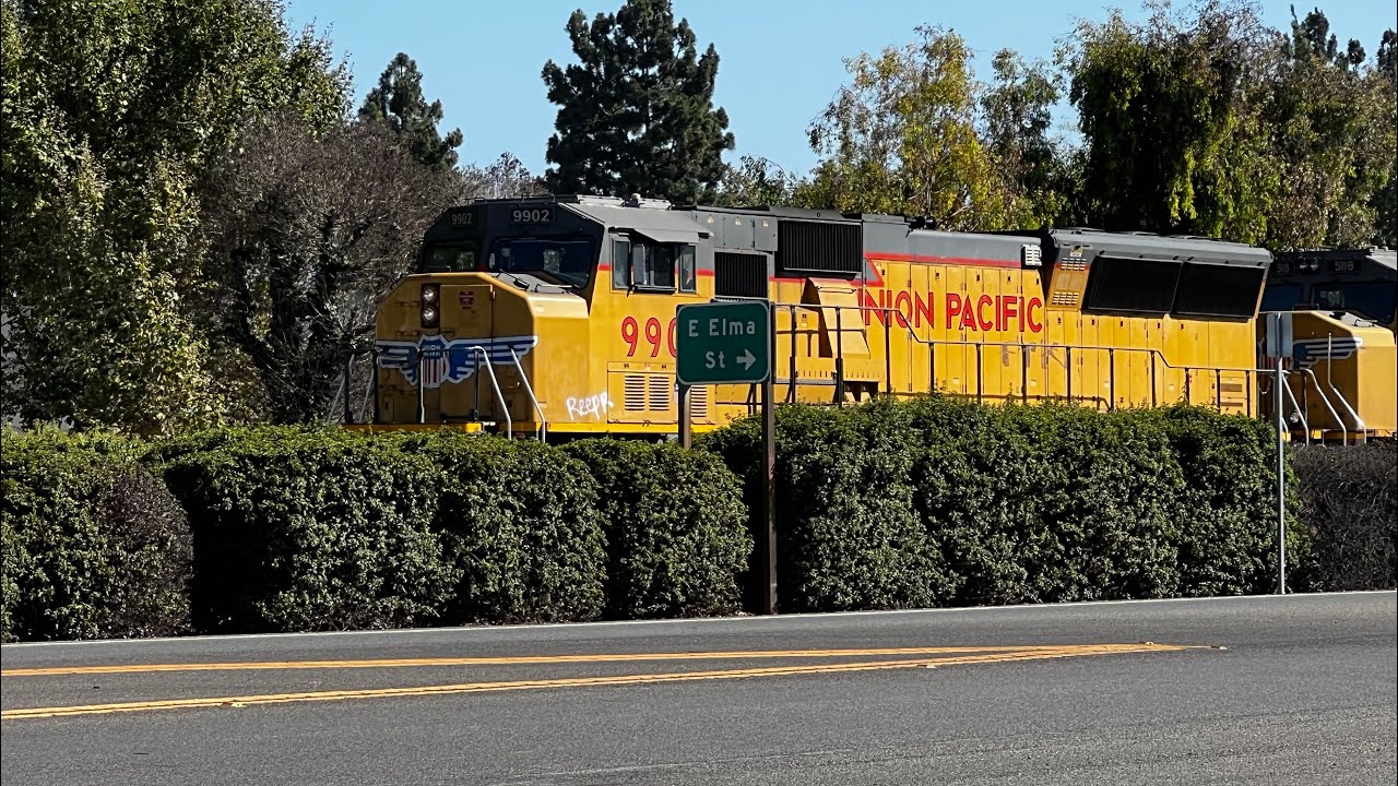 UP 9902 & A777 Ft: Nice hornshow! - YouTube