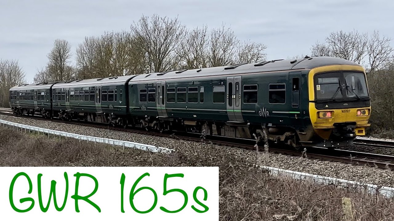 GWR Class 165s passing Great Park Footpath Level Crossing, RBL | Boom ...