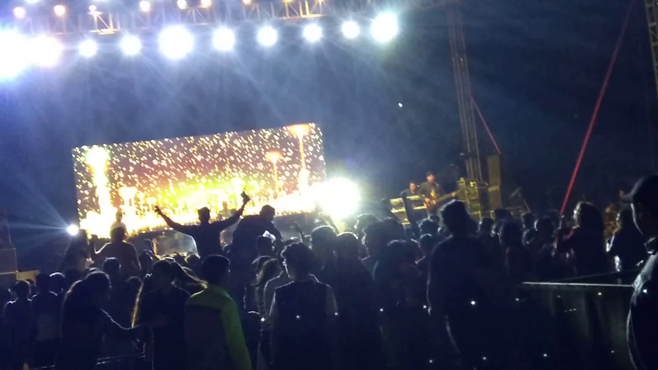 Khuda Jaane | KK live performance | IIT Roorkee - YouTube