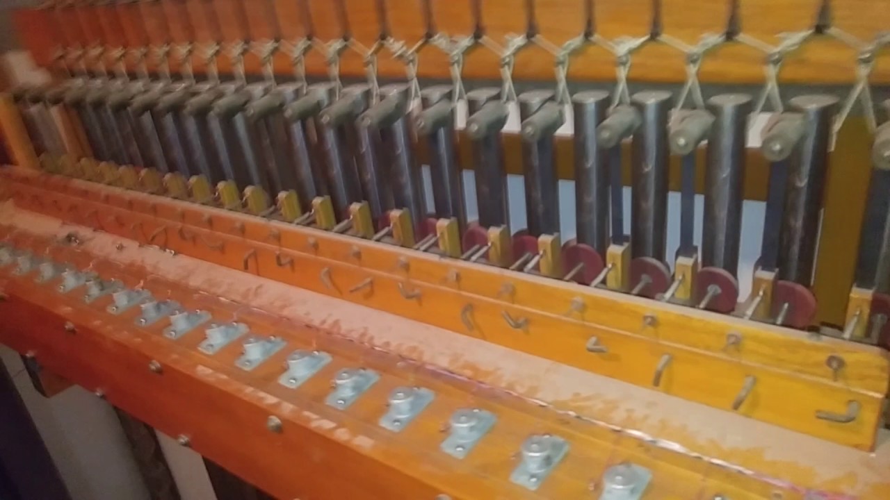 1946 Möller pipe organ - video 2 of 4 - YouTube